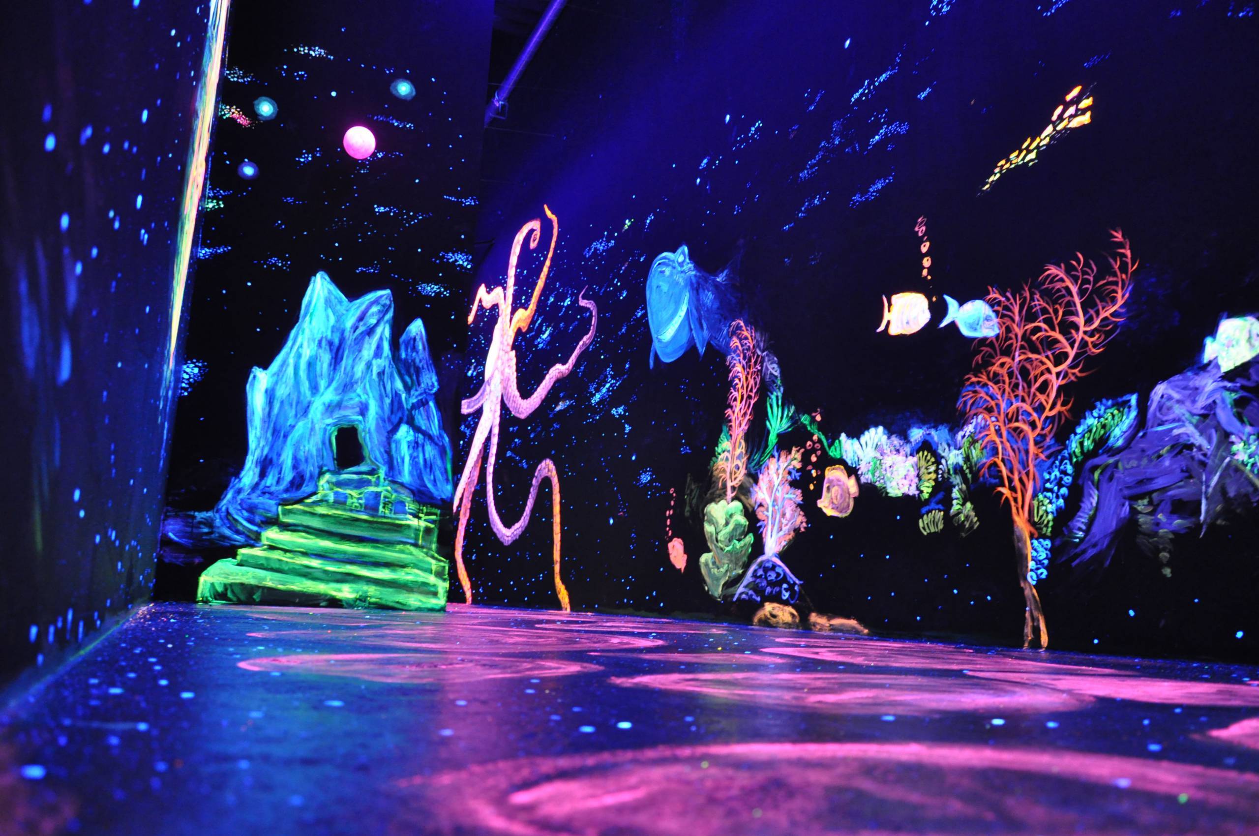 Painting 3d chromadepth in Plock. Paintings on the wall - all virtually ...